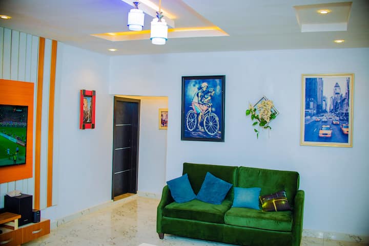 Capacious 5-br Home | 24hrs Pwr+unlimited Internet - Lagos