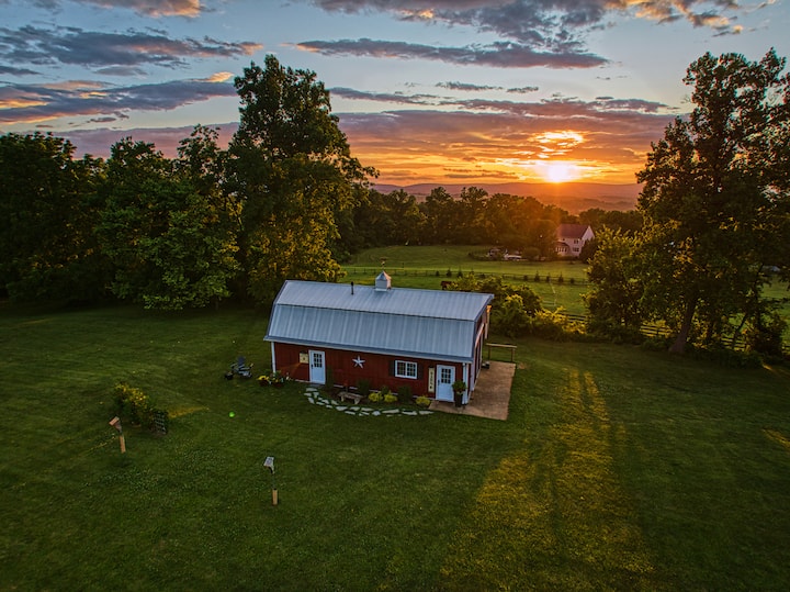 Romantic Barn Loft Near Downtown Leesburg! - Purcellville, VA