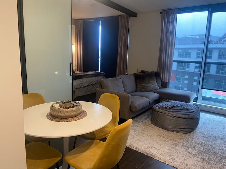 Luxury One Bedroom Apartment In Olympic Village - Vancouver
