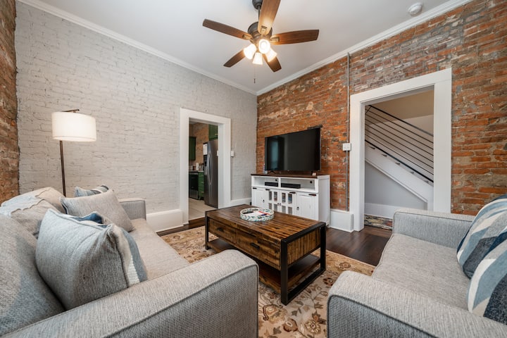 New! The Carriage House-4 Bed/2 Bath Home Uptown! - Hot Springs, AR