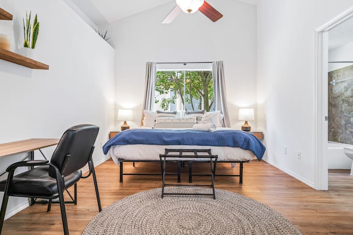 Beautiful Master Suite (Great For Remote Work) - Austin Aquarium, Austin