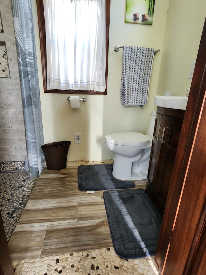 Cozy, Brewers Baseball Stadium Walk Distance - Milwaukee, WI