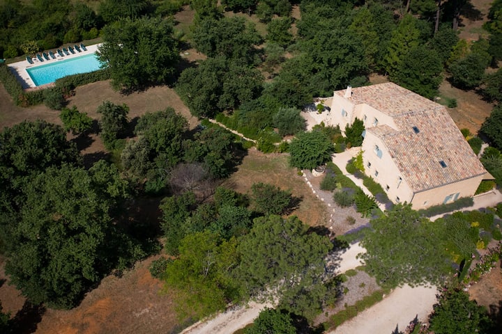 Bastide Avec Tennis, Piscine, Et Aire De Jeux - Bonnieux