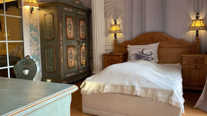 Charming Riverview Loft - 마인츠