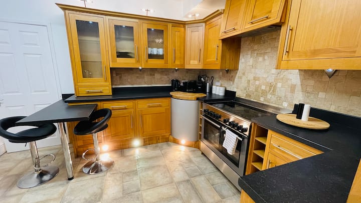 King-size Bed En- Suit, Luxury Refurbished Home - Newark-on-Trent