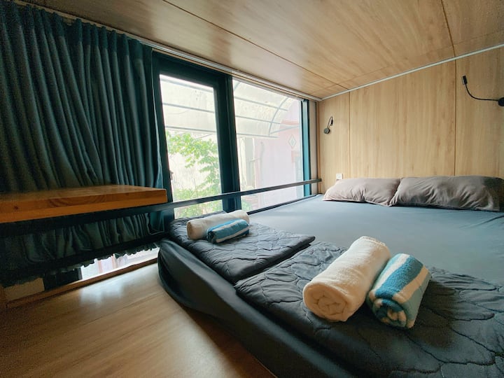 4 Double Beds & 3 Single Beds For 12 People - Vietnam
