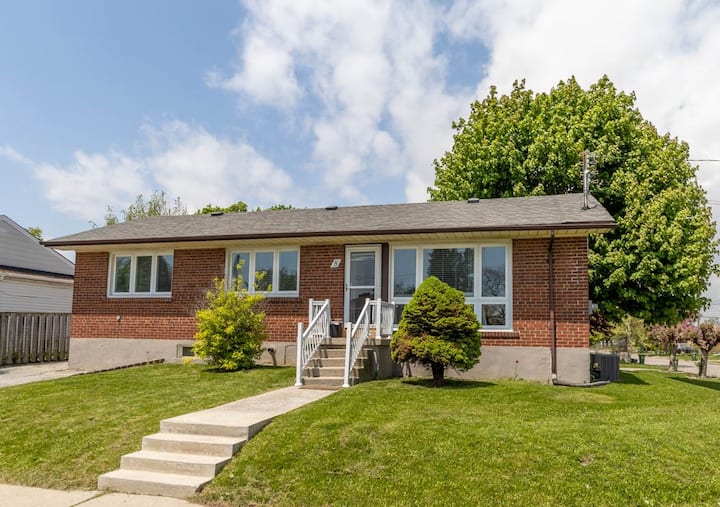 Beautiful Detached 6 Bedroom House - Toronto