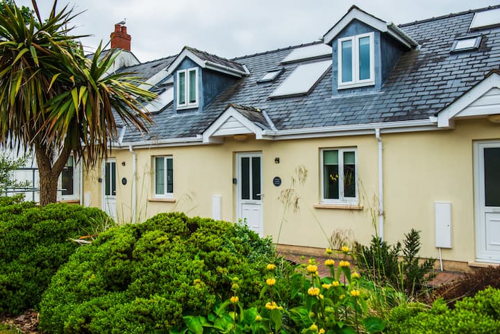 Mews Cottage Close To Beaches Sleeps 6 - Carew Castle & Tidal Mill