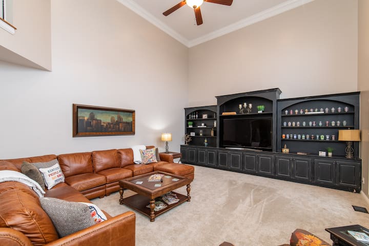 Elegant Home With A Pool
Great Hamburg Location - 萊星頓市