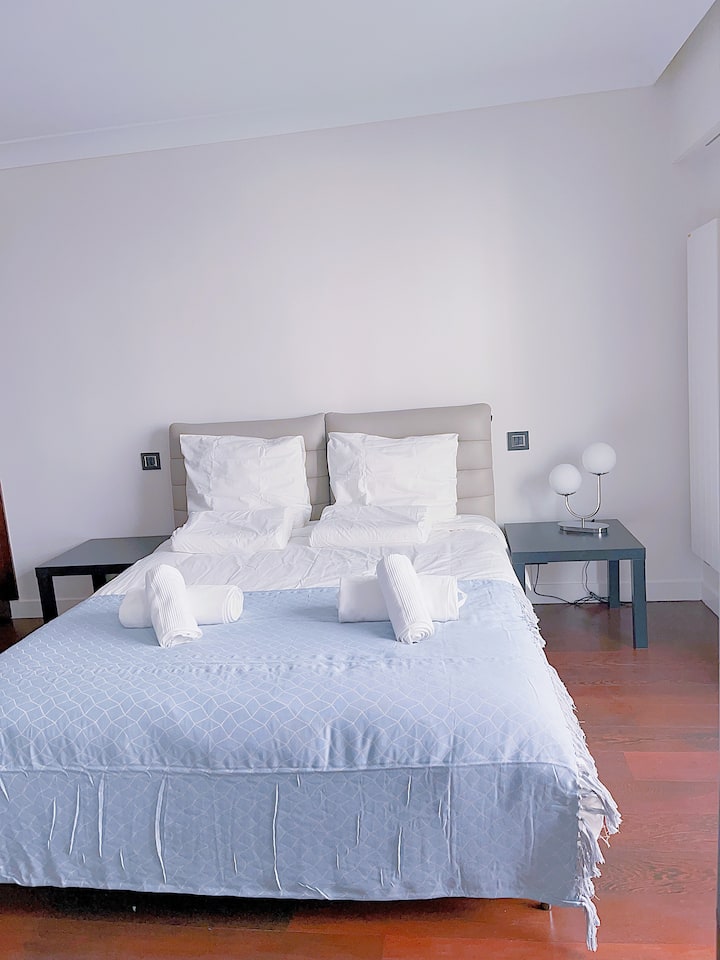 Chambre Champs-élysée& Arc De Triomphe - Paris