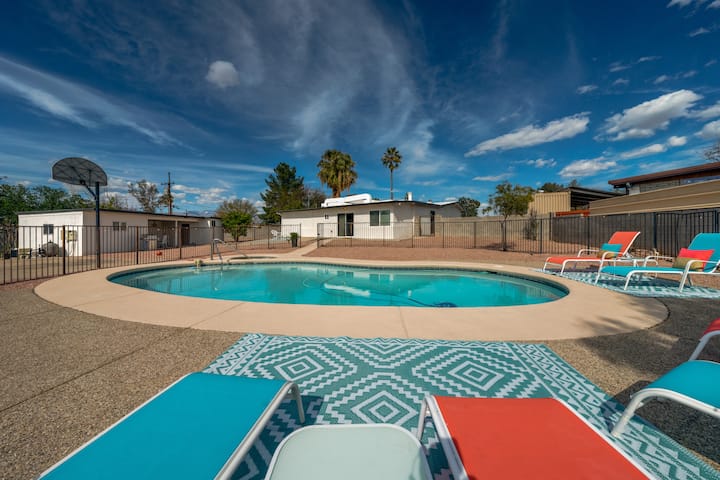 Pool | Hot Tub | 3 Br | 3 Ba | Fenced | Huge Yard - Tucson, AZ