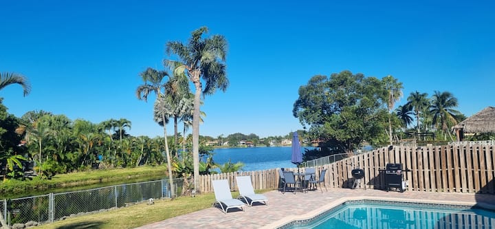 Casa Con Piscina Junto Al Lago, Casa Familiar - Sunrise, FL