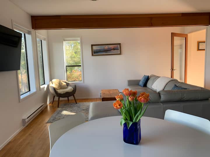 Spectacular Views In Gibsons - Gibsons