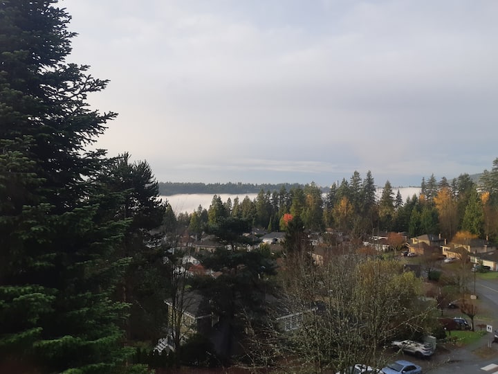 Early Bird Bedroom 1 - Private Bathroom - Port Moody
