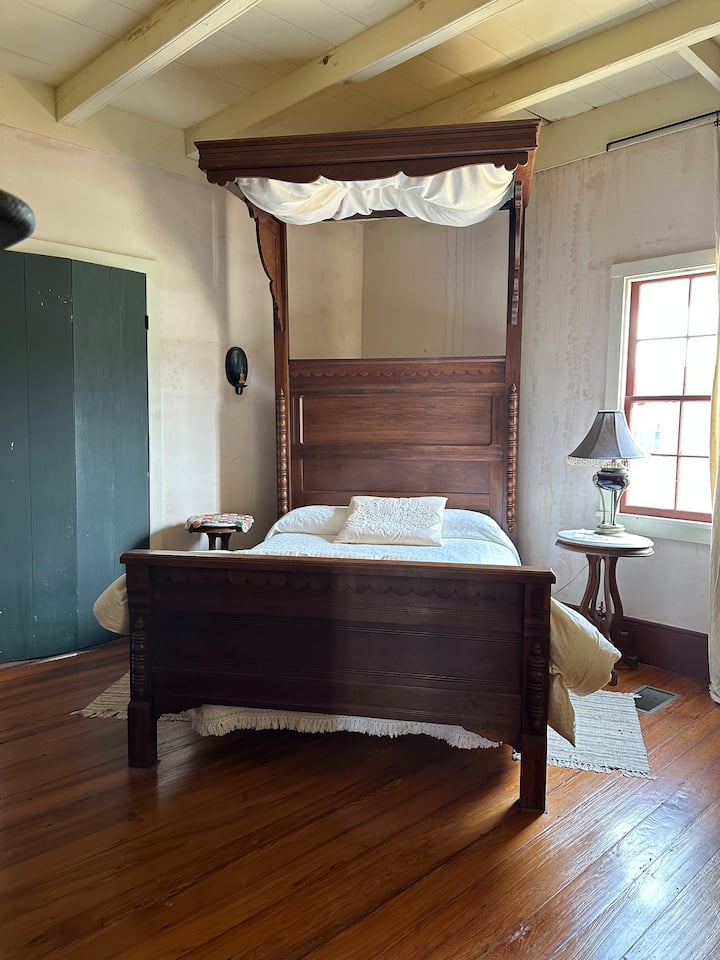 Blue Heron Suite With Private Bathroom - Breaux Bridge, LA