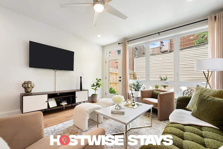 Great Balcony + Patio, Pet Friendly House - Pittsburgh, PA