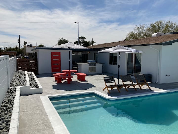 Desert Oasis Near Downtown Las Vegas - Las Vegas, NV