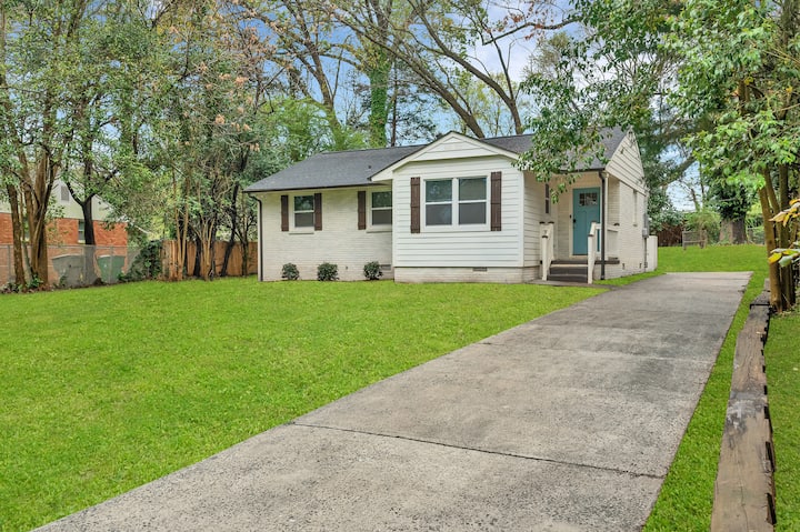 Mini Golf / Cute Game House / Close To Southend - Charlotte
