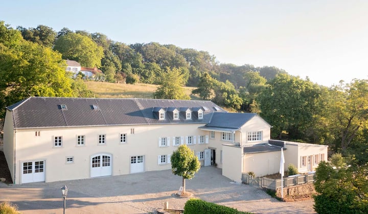 Hazelnut House: The Wild Rabbit - Luxemburgo