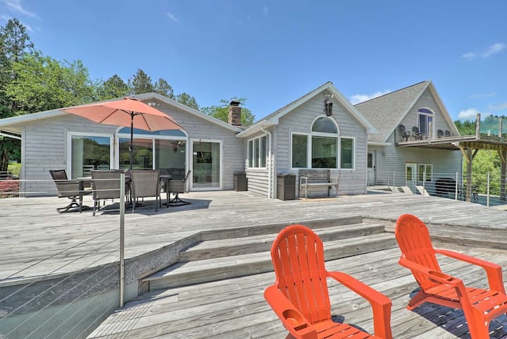 Lakefront Views W/ Private Dock! - Hesperia, MI