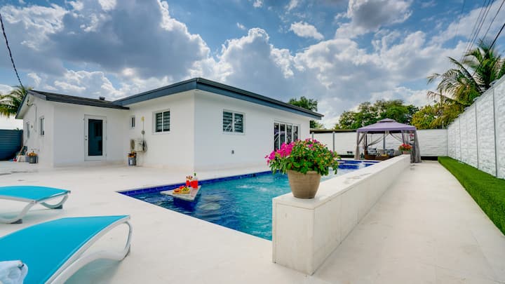 Hollywood Home W/ Pool, Jacuzzi, Bbq, & Pool Table - Hollywood, FL