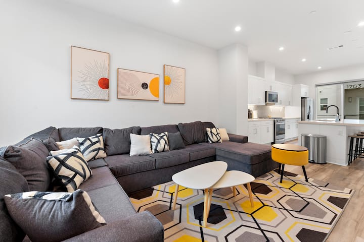 New - Modern Townhome 5 Mins To Disneyland 4br/3ba - Anaheim