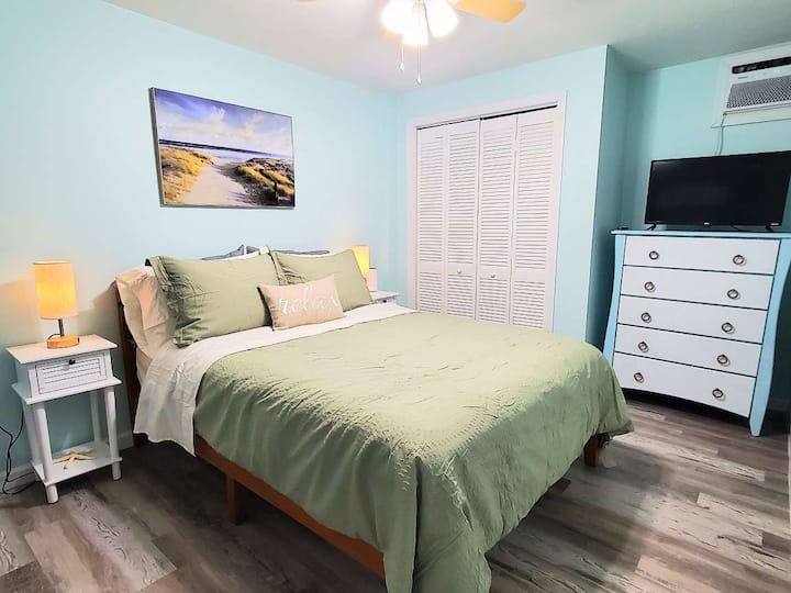 New! The Beach Shack! 10 Steps To The Beach! - Clearwater Beach, FL