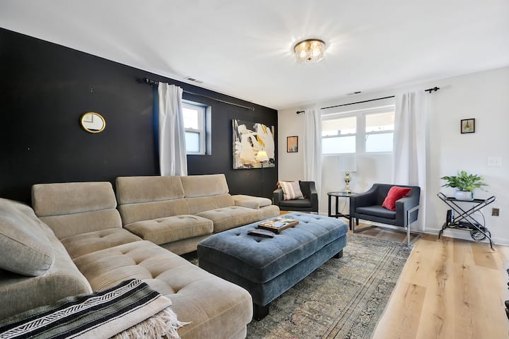 Chill At The Rolling Stone In Downtown Wilmington! - Wilmington, NC