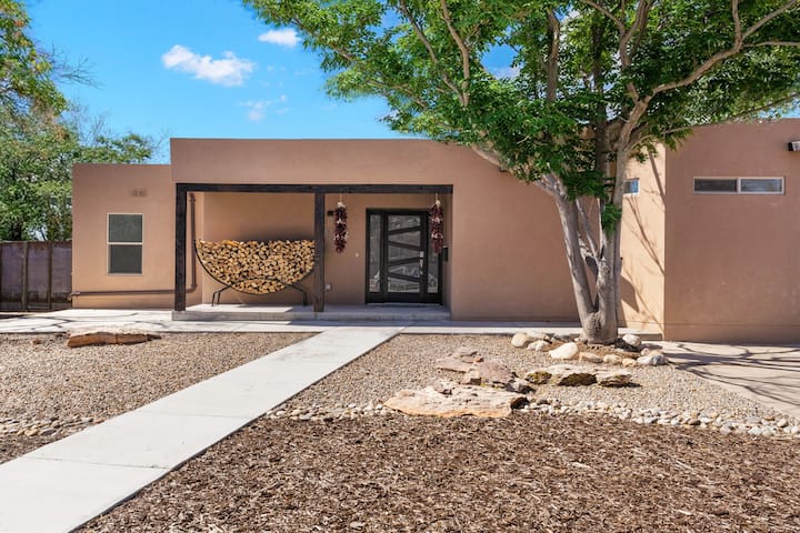 Ski Discounts! Modern & Cozy Santa Fe Adobe Escape - Santa Fe