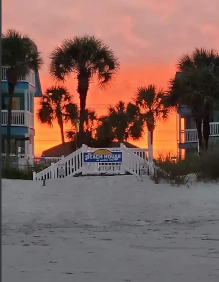 Relax At Beachhouse 214! 200 Ft From The Beach! - Murrells Inlet Beach