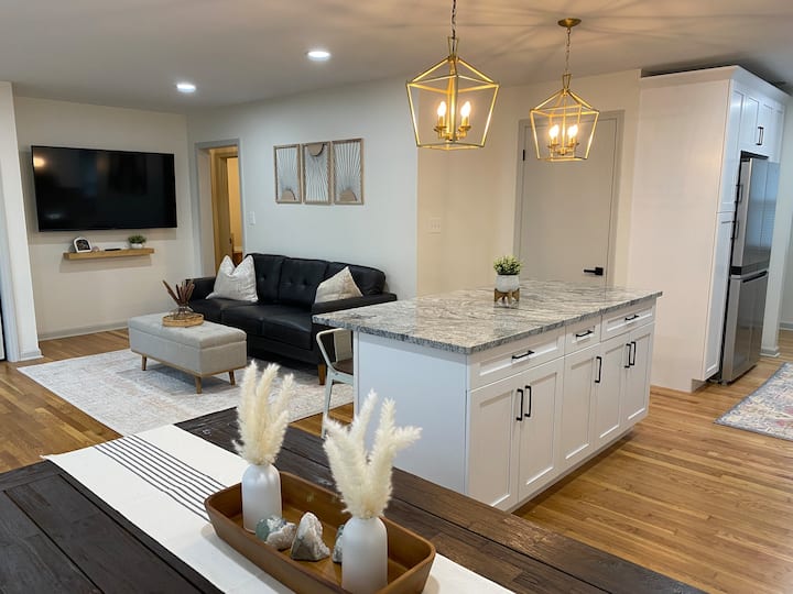 Radiant Louisville Getaway - Louisville, KY