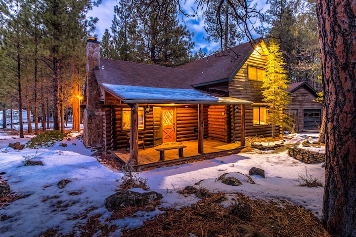 Recently Remodeled Sisters Cabin - Dog Friendly! - Sisters, OR