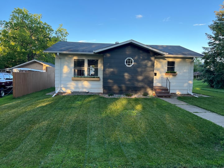 The Red Tyre Inn - Crosby, MN