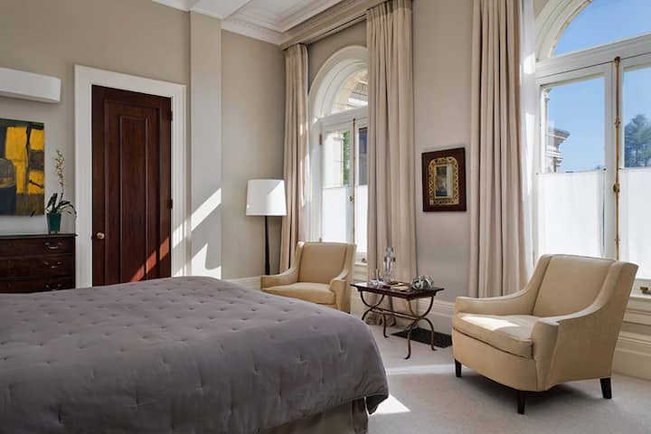 Deluxe Room In Five-star Hotel - Lee, MA