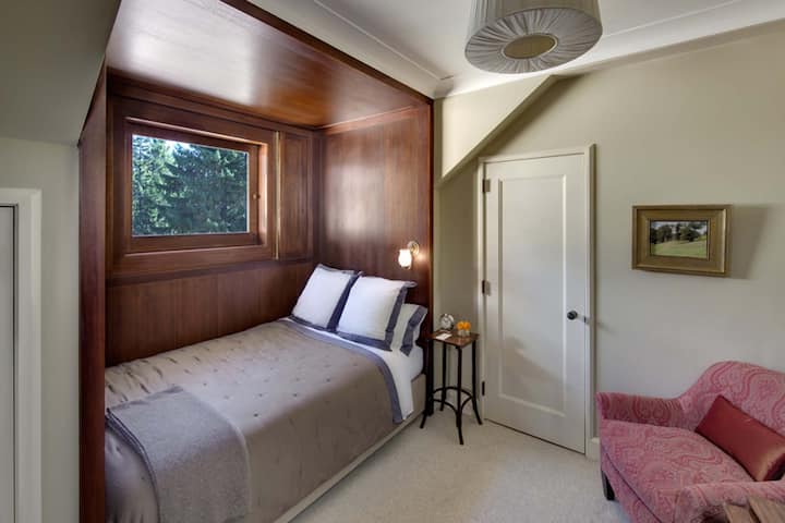 Standard Room In Five-star Hotel - Stockbridge, MA