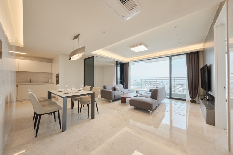 [UH FLAT Signature Daegu]#TRIPLE SUITE(6pax) - Apartments for Rent in ...