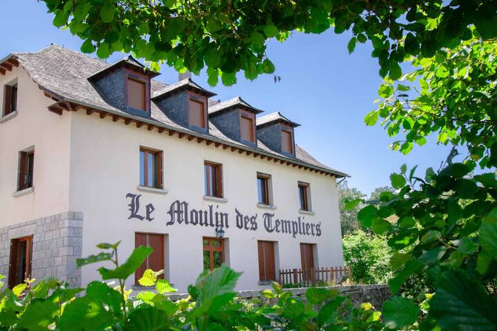 Le Moulin Des Templiers, 2 éPis - Chaudes-Aigues
