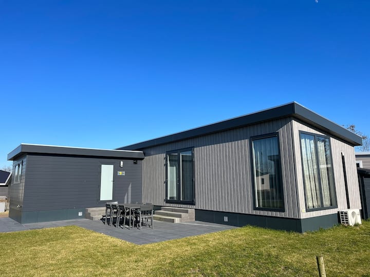 Luxe Chalet Op Vakantiepark De Zeeuwse Parel. - Zeeland