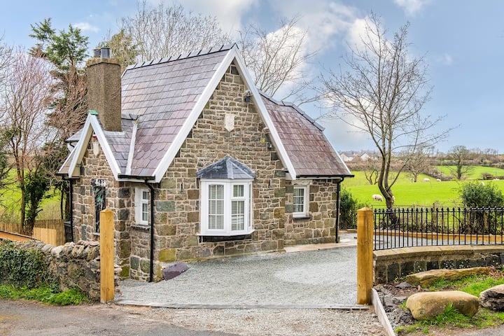 Katie's Cottage & Hot Tub - Snowdon 20mins Drive - Caernarfon