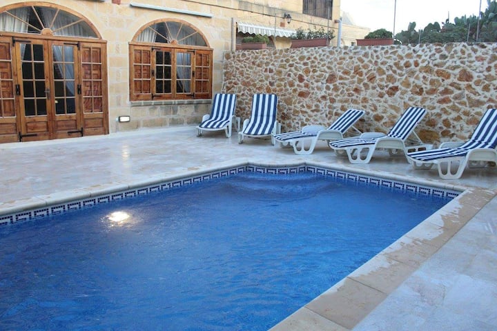 Charming Farmhouse With Pool In Xaghra - Malta
