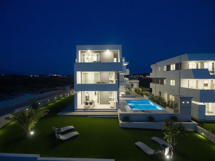 Two-bedroom Apartment With Terrace & Pool - Novalja