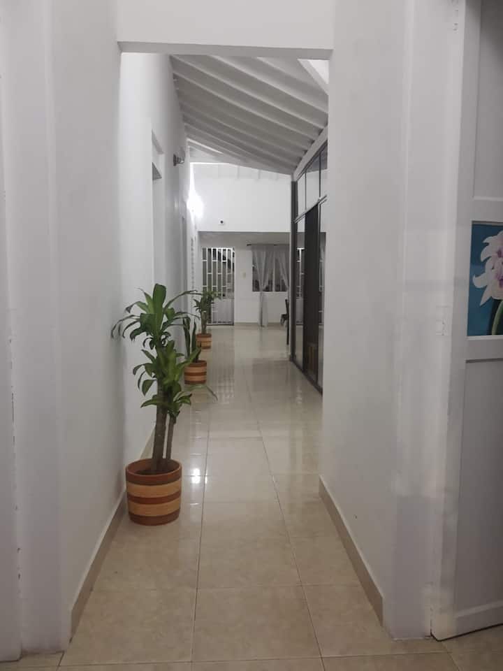 Envigado Casa 7 Hab 5 Baños - Sabaneta