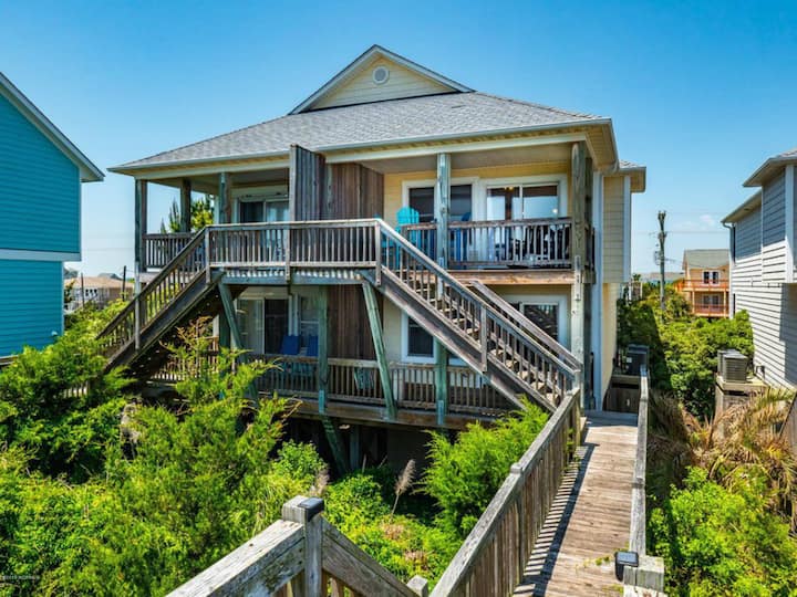 Stunning Beachfront Home W Private Beach Access - Topsail Beach, NC