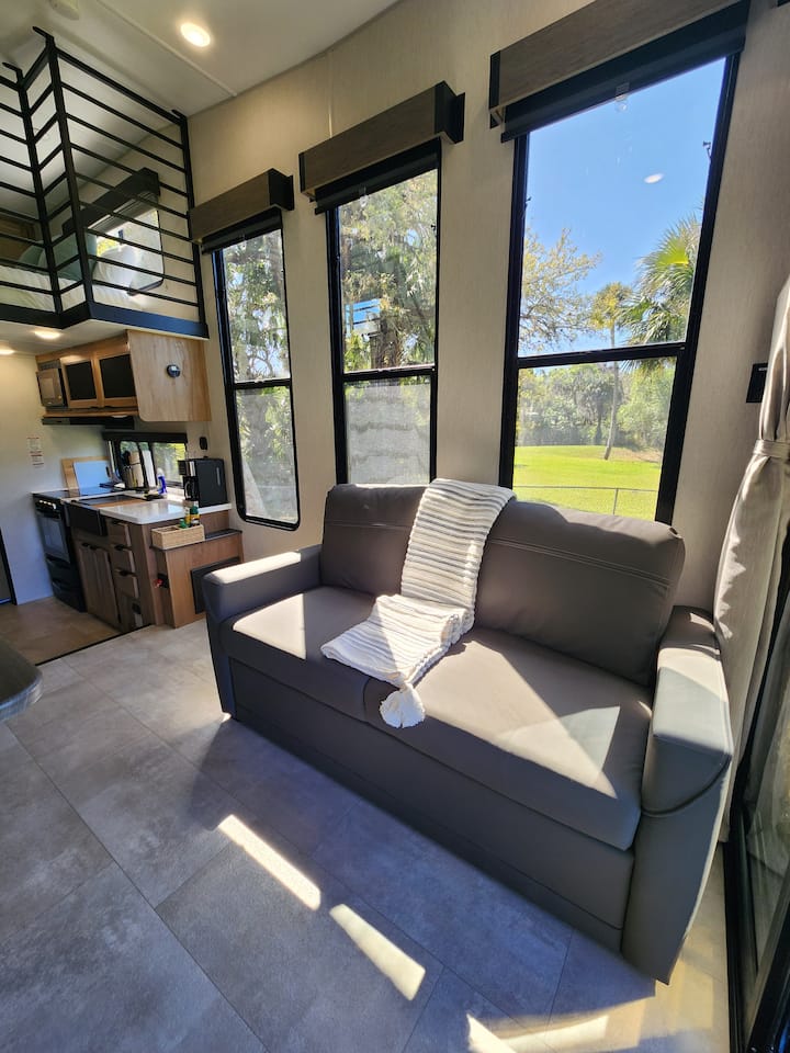 Tiny Home On A Pond Cozy Retreat - Fort Pierce, FL