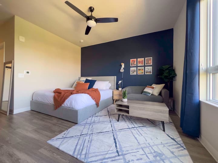 Navy Nights & Scenic Feels | Sleek Studio Stay - Boise, ID