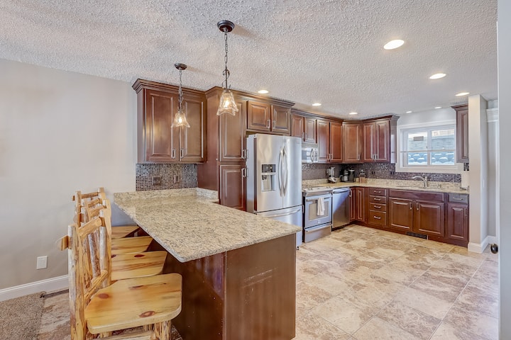 Sunrise Beach - Family Fun - Walk To Noah's Ark! - Wisconsin Dells, WI