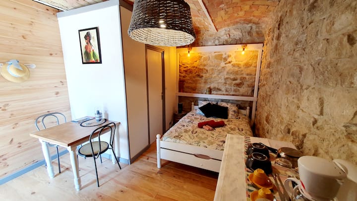 Chambre Dans Une Cave Voutée Avec Petit Déjeuner - Les Vans