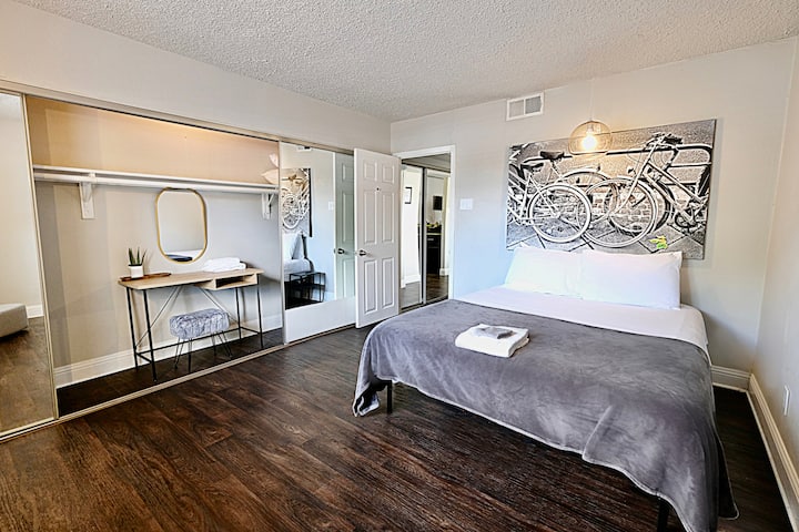 Central Dallas Flat | Arboretum Pass Included - Northwood Hills - Dallas