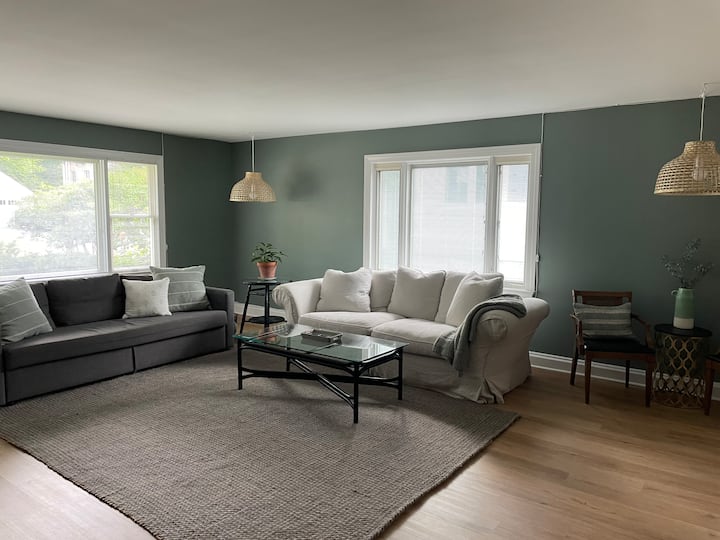 Quaint Ranch Home - Wheaton, IL