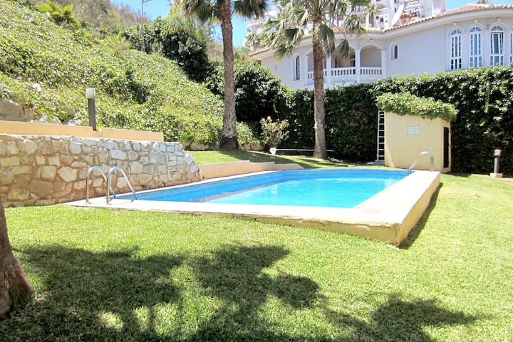 Sunny Townhouse With Pool | 3 Min Walk To The Sea - Benalmádena